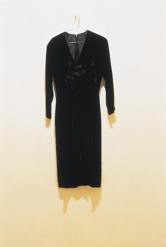 Dress, Shot by Pearl Necklace - Εθνικό Μουσείο Σύγχρονης Τέχνης